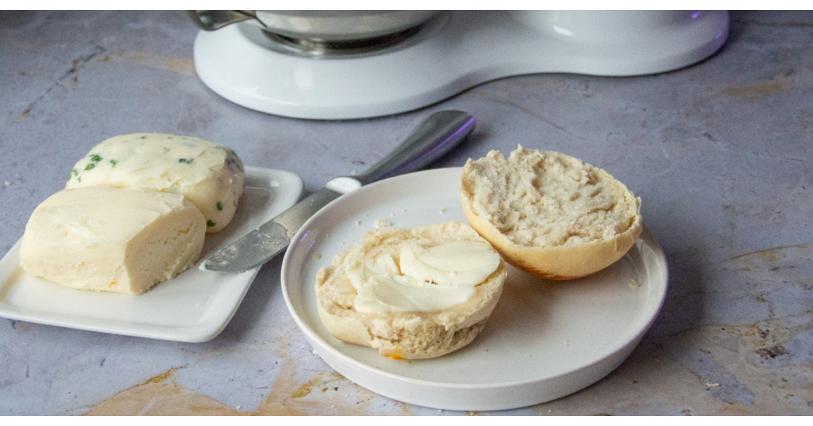Rețetă unt de casă și chifle la mixerul cu bol by Madeline`s Cuisine
